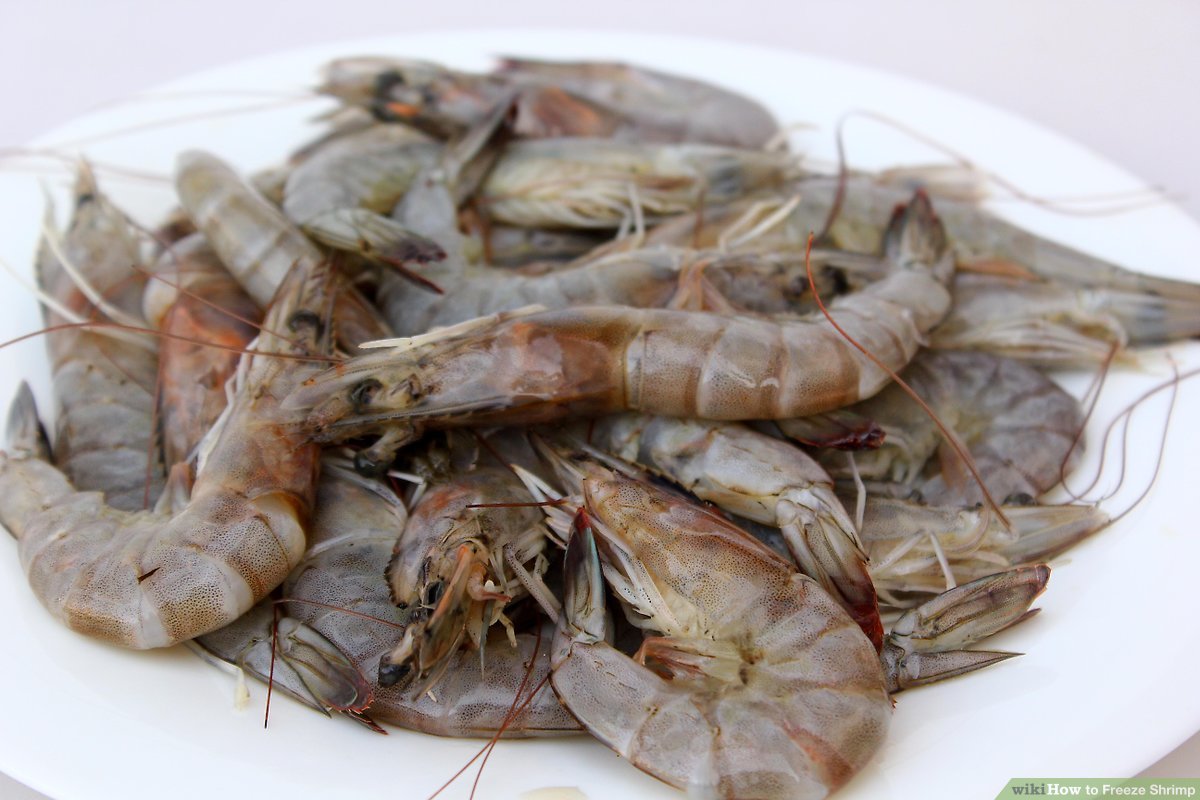 How do you freeze cooked shrimp without it clumping together?