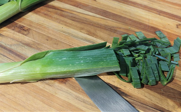 How do you freeze leek leaves?