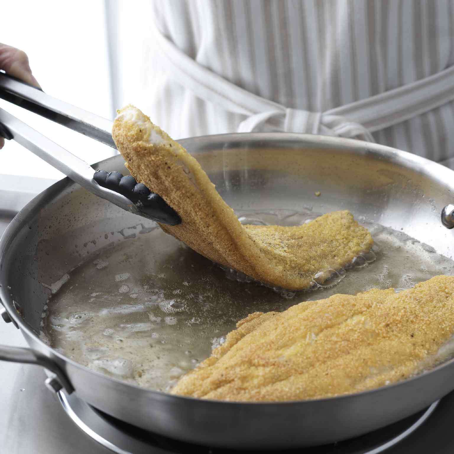 How do you fry fish in a frying pan?