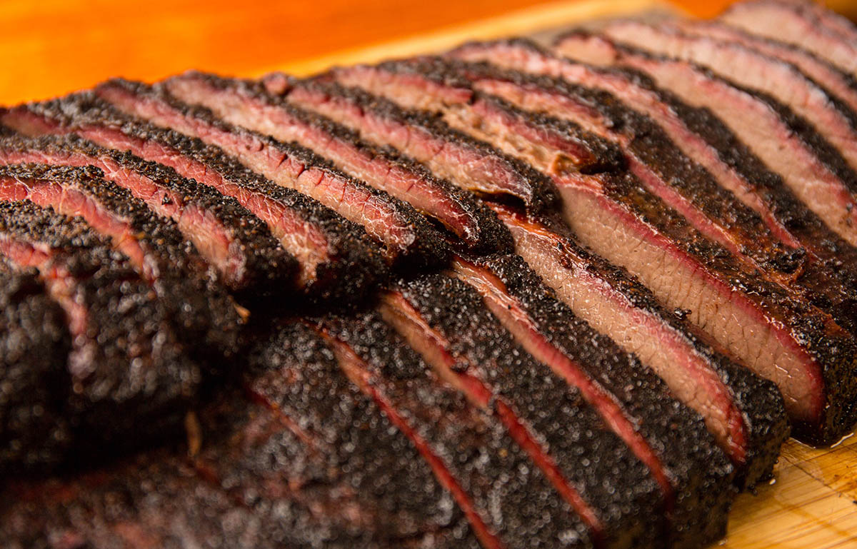 How do you get a good bark on brisket in the oven?