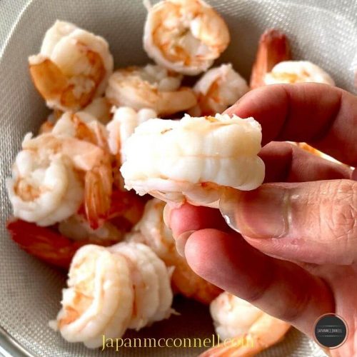 How do you get rid of shrimp smell before cooking?