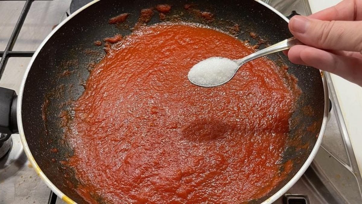 How do you get rid of sour taste in tomato sauce?