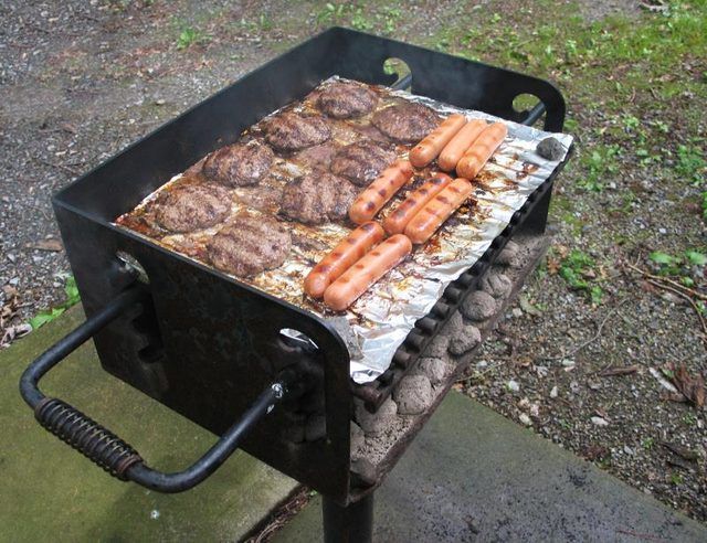 How do you grill aluminum foil on the grill?