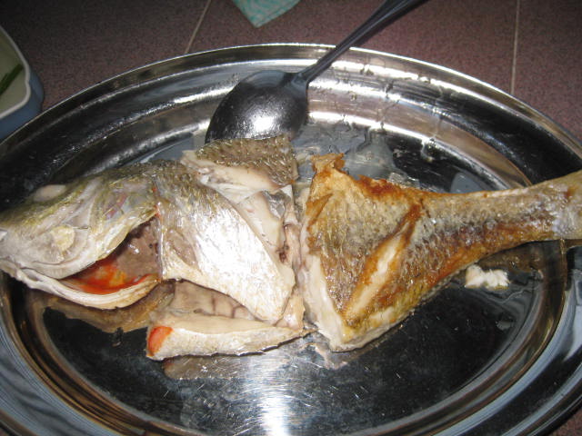 How do you heat up fried fish in a steamer?