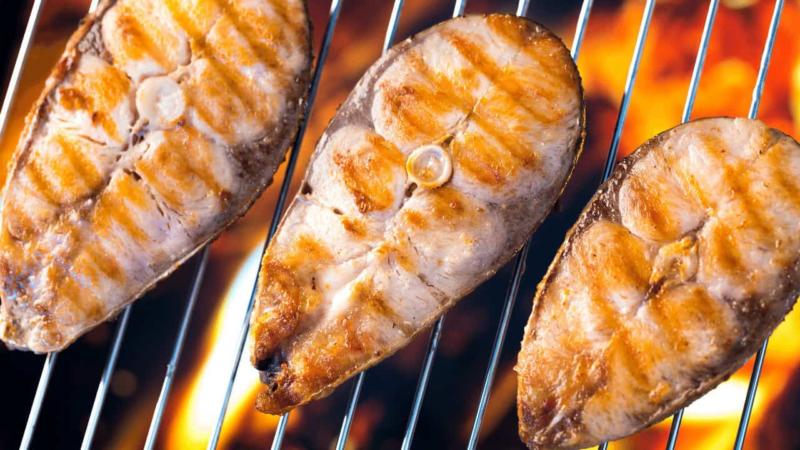 How do you keep fish warm after deep frying?