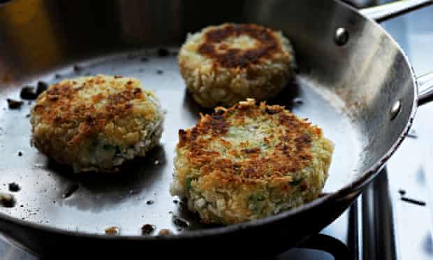How do you keep fishcakes from collapsing when frying?
