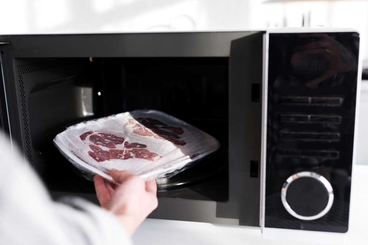 How do you keep meat moist in the microwave?