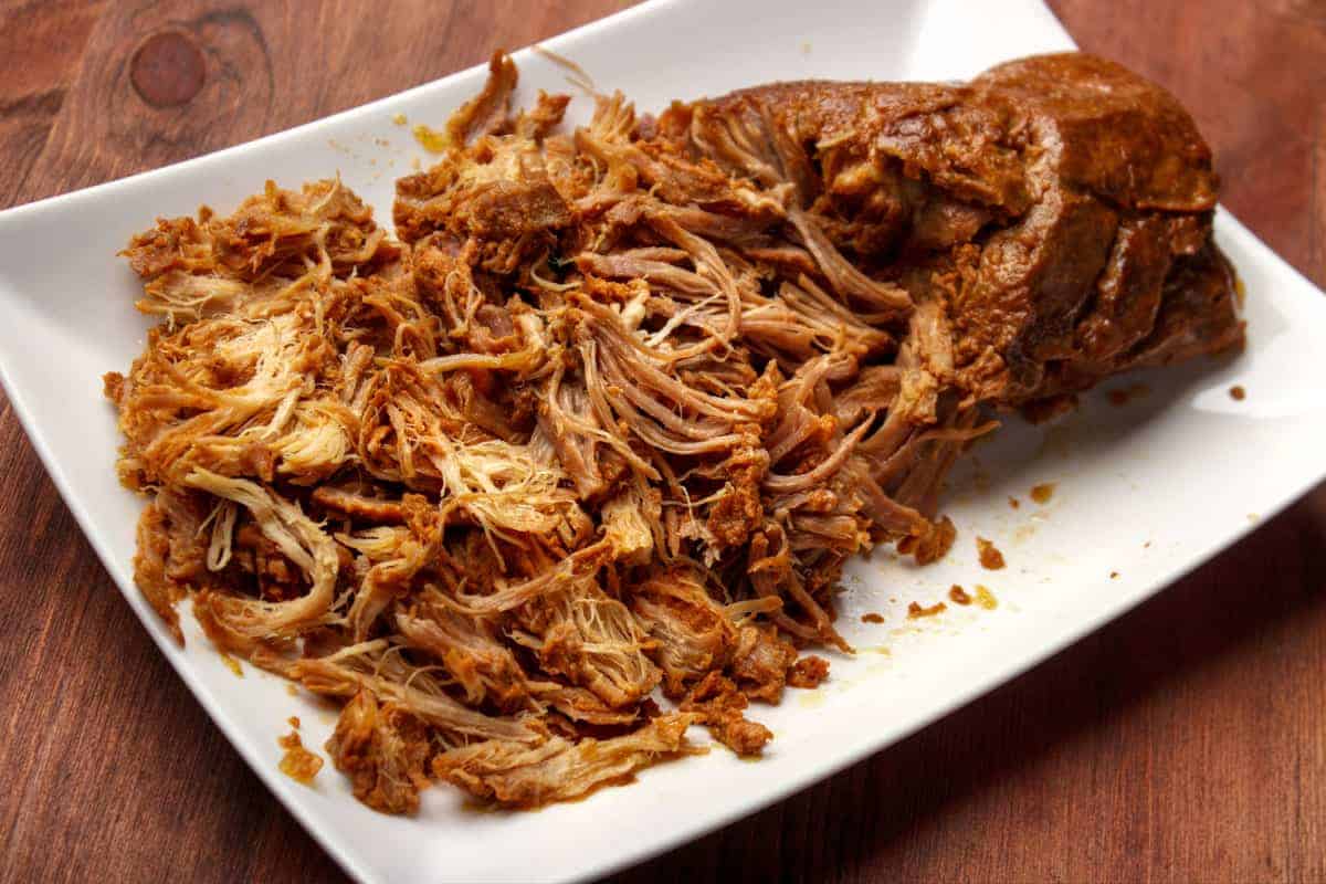 How do you keep pulled pork warm after cooking?