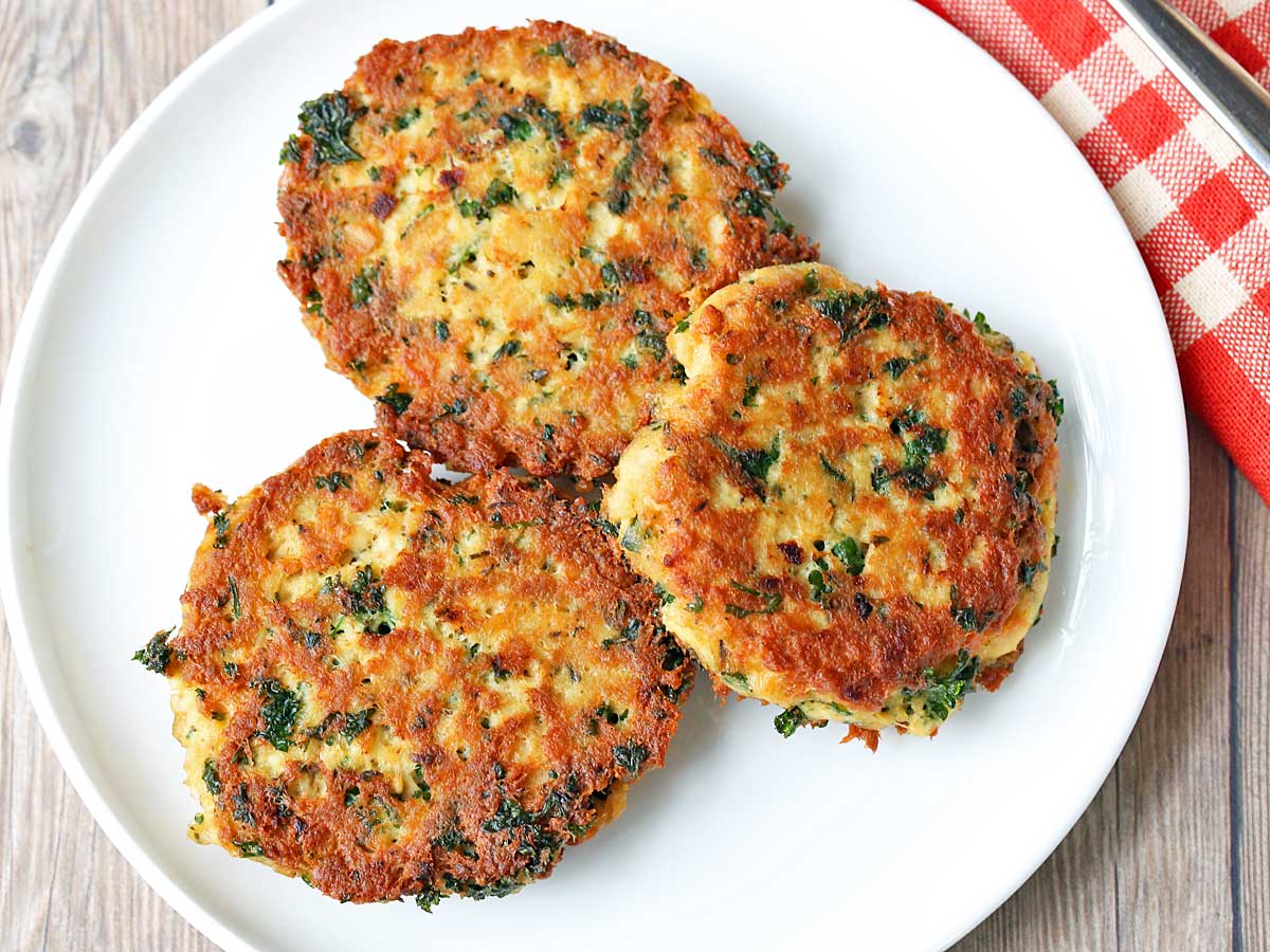 How do you keep salmon cakes from falling apart?
