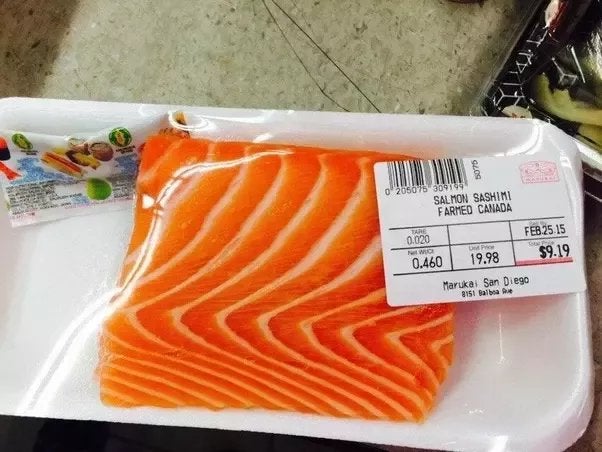 How do you keep salmon sashimi in the fridge?