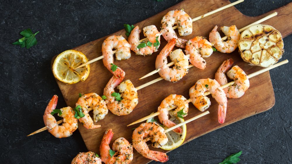 How do you keep shrimp from drying out on the grill?