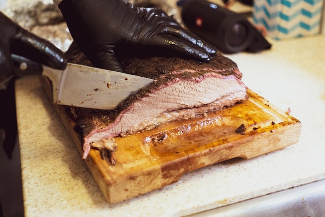 How do you keep smoked meat juicy?