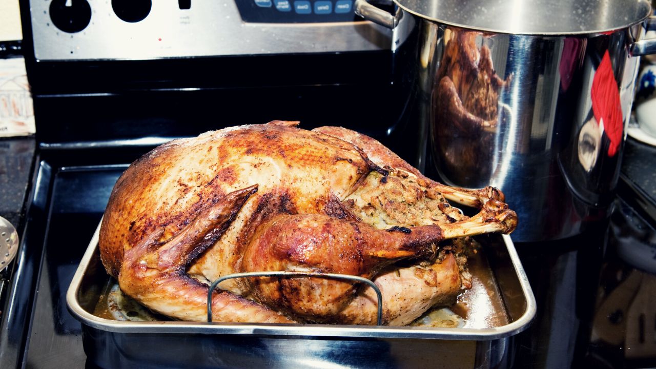 How do you keep turkey warm and moist after cooking?