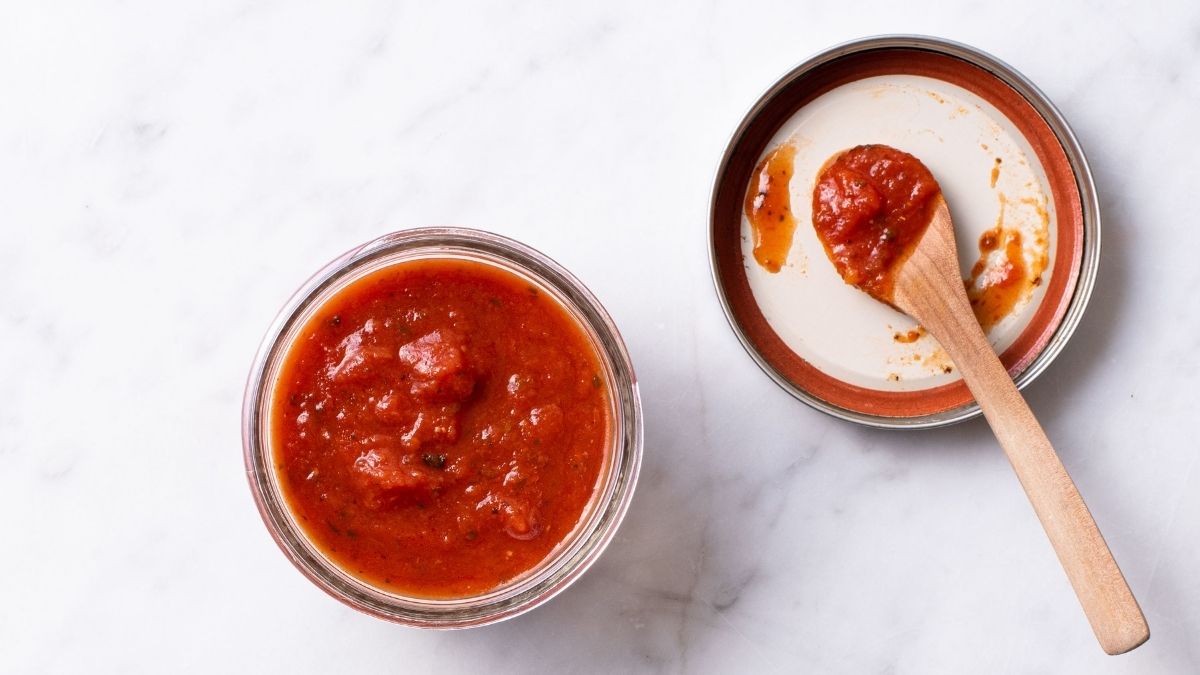 How do you know if tomato puree is bad?