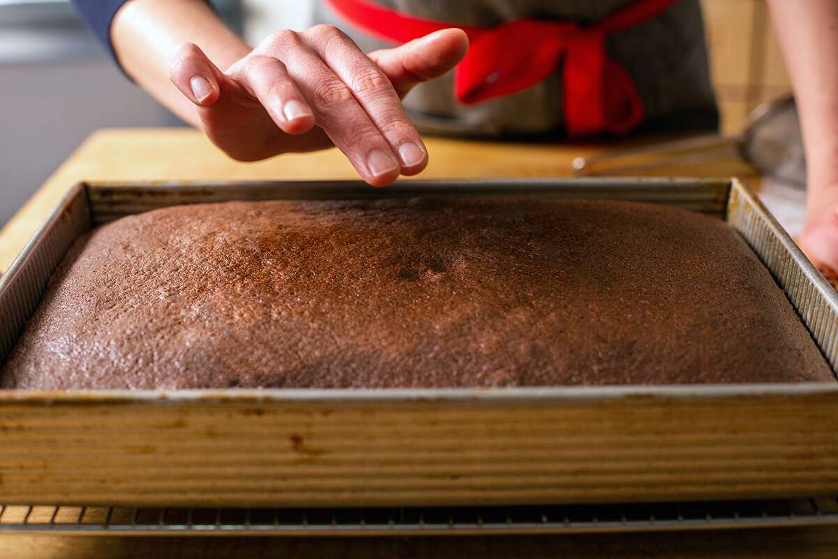 How do you know when cake is done baking?