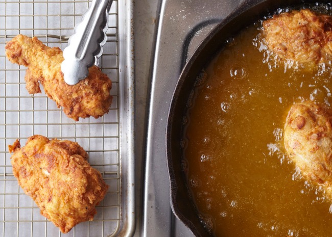 How do you know when chicken in deep fryer is done?