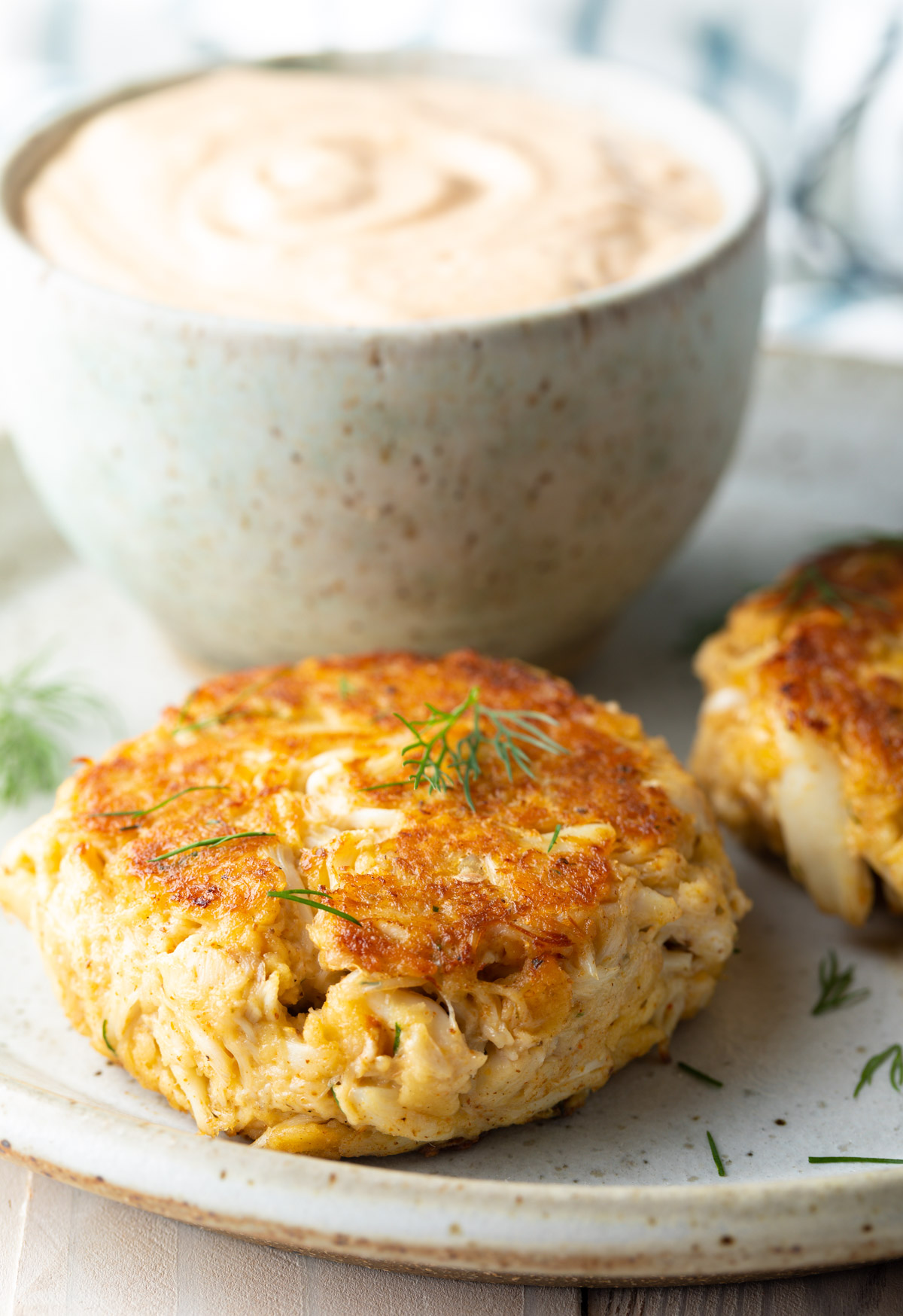 How do you know when crab cakes are done baking?