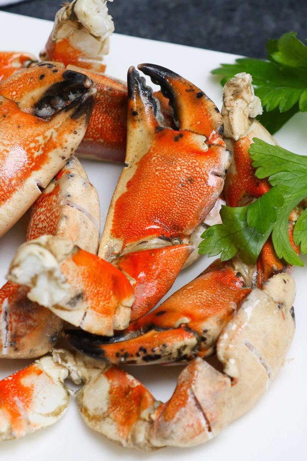 How do you know when crab claws are cooked?