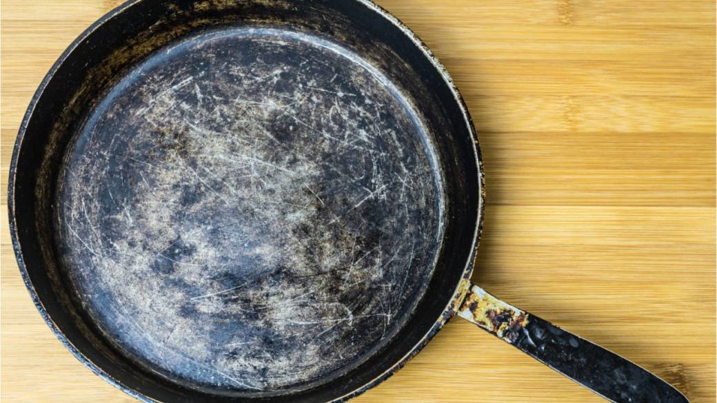 How do you know when it’s time to throw away a pan?