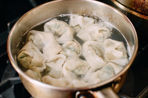 How do you know when wontons are done boiling?