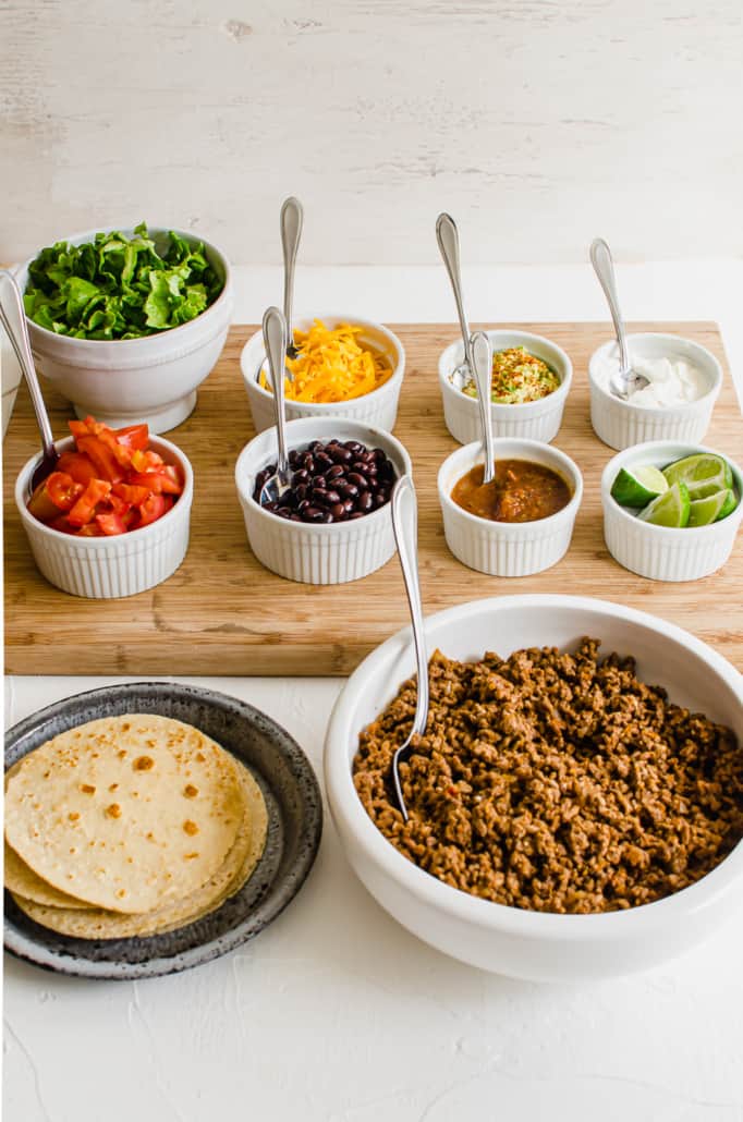 How do you lay out a taco bar?