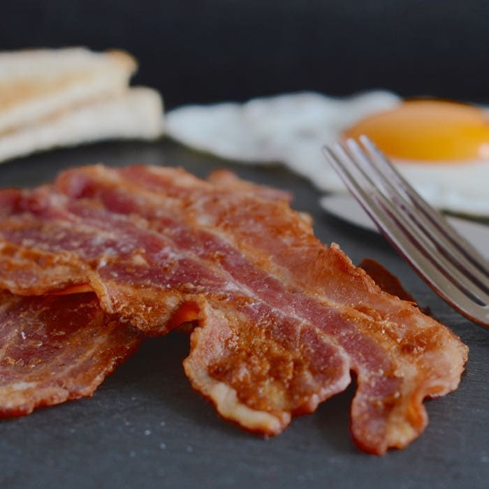 How do you make bacon crispy?