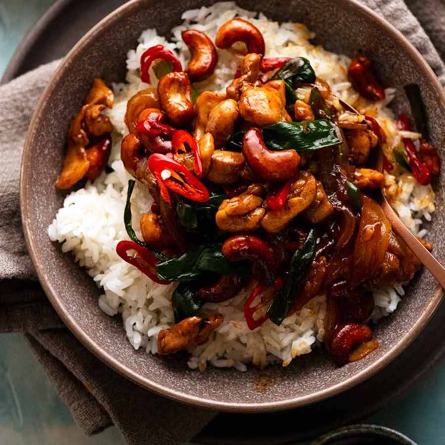 How do you make chicken stir fry with cashew nuts?