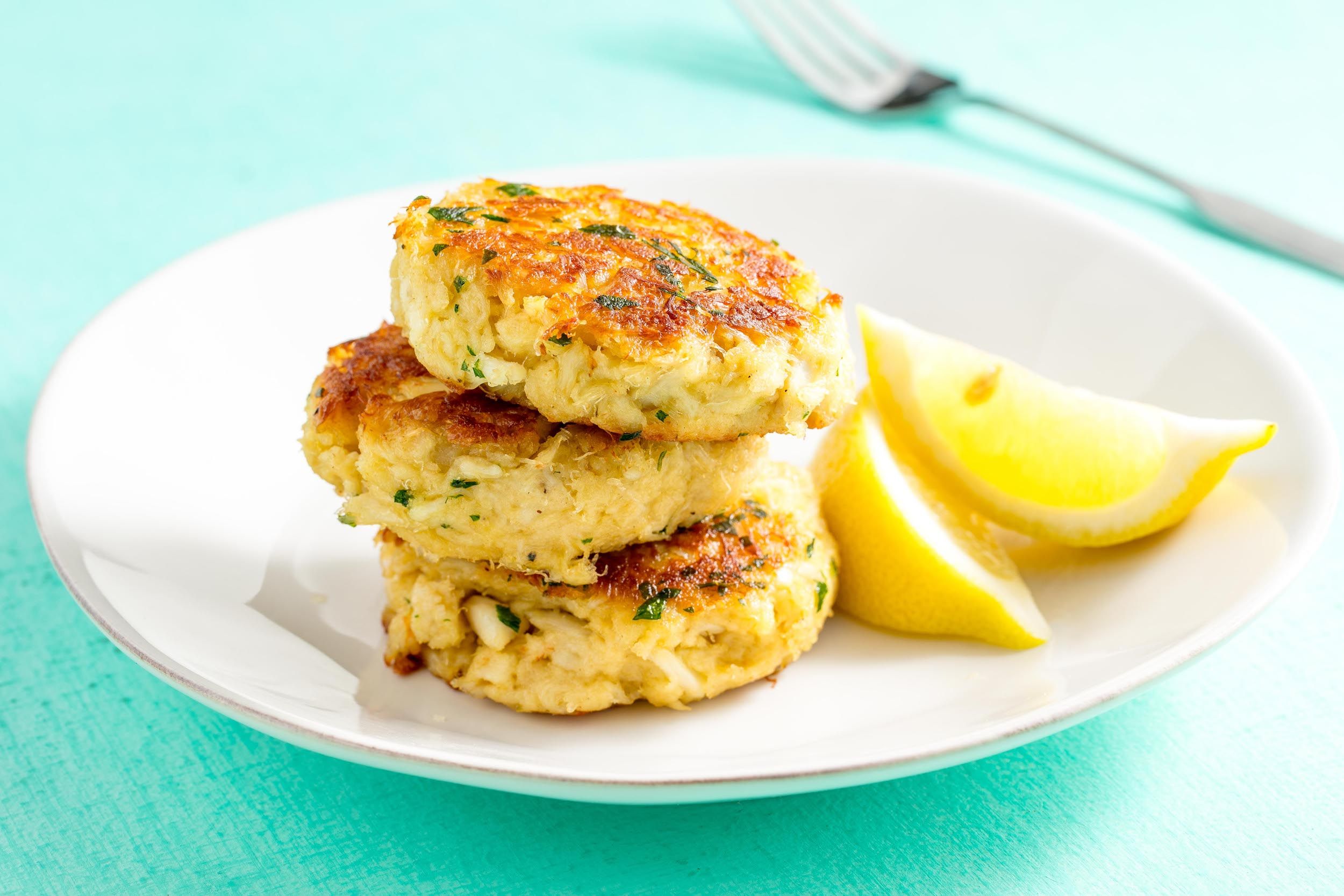 How do you make crab cakes with crab meat?