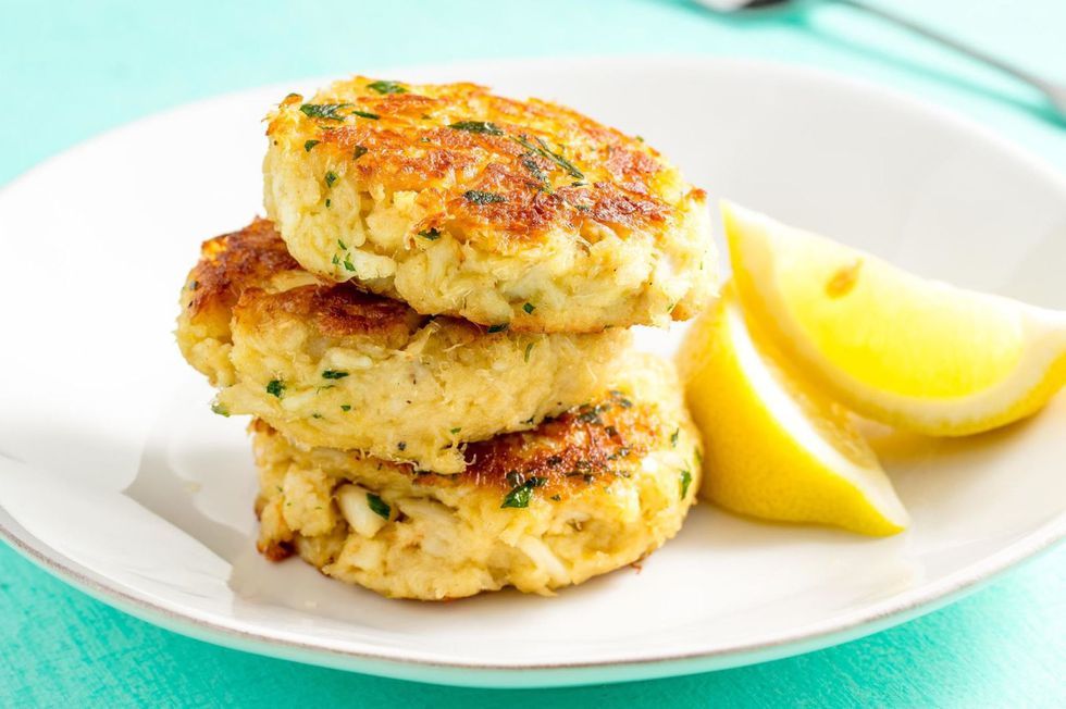 How do you make crab cakes with panko?