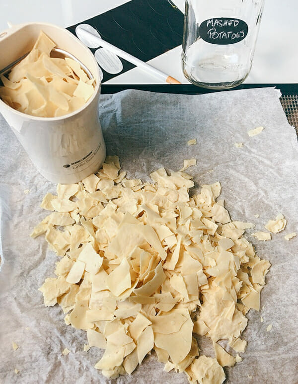 How do you make dried potato flakes?