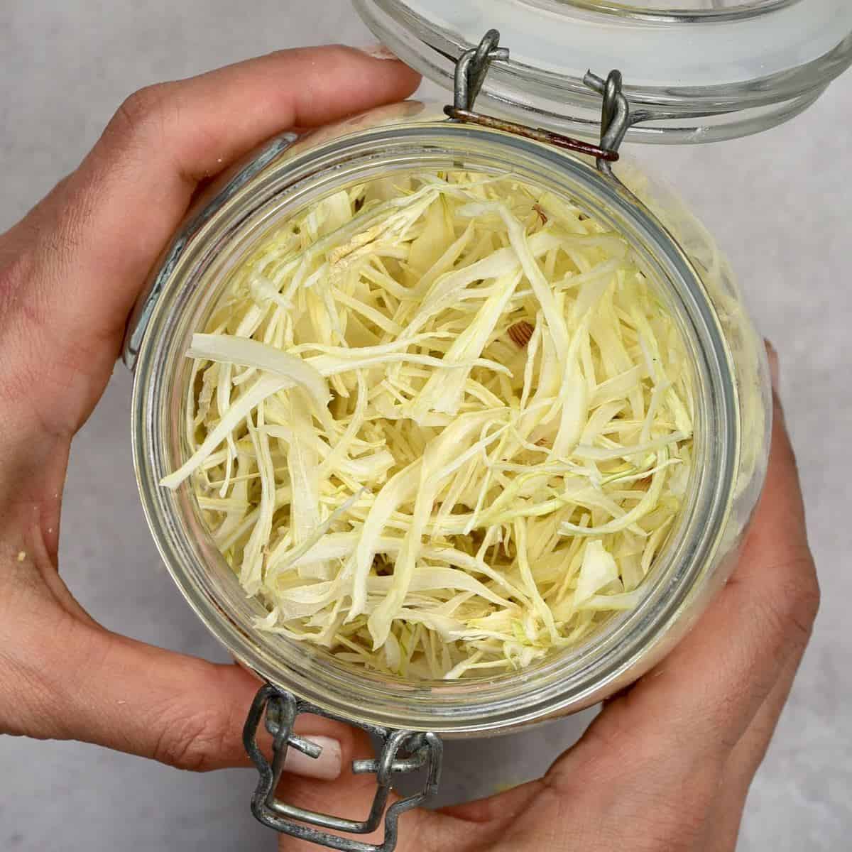 How do you make homemade onion flakes?