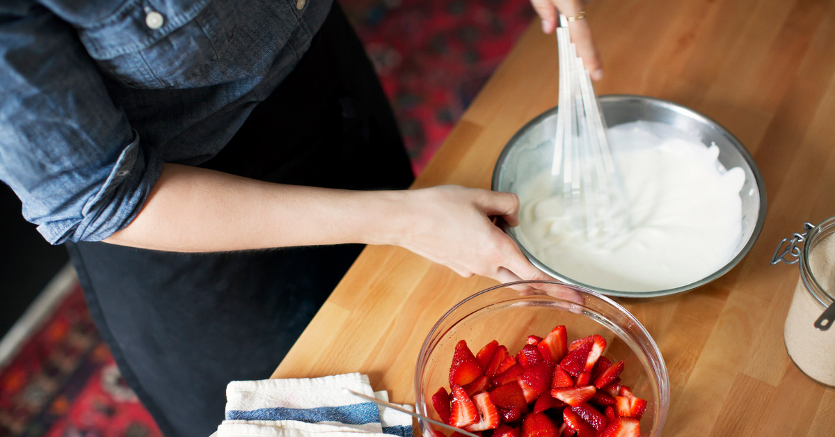 How do you make light cream with heavy cream and whole milk?