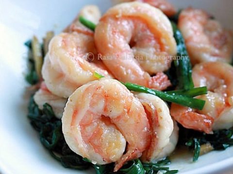 How do you make prawns translucent and crunchy?