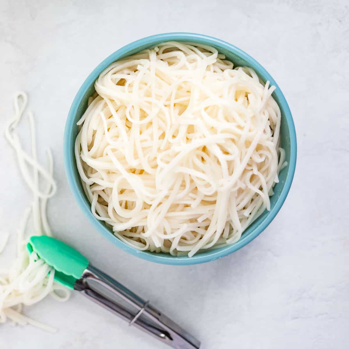 How do you make rice noodles stick together?