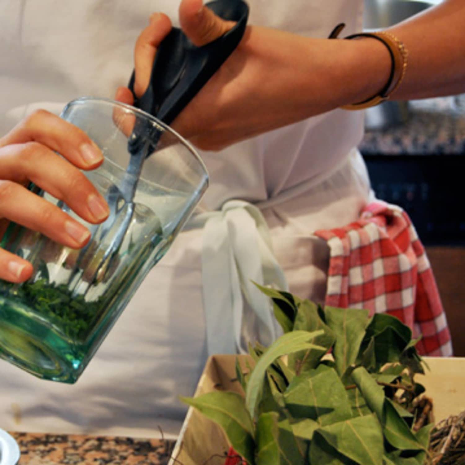 How do you measure parsley?