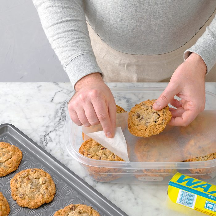 How do you package cookies to keep them fresh?