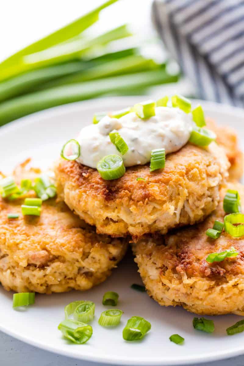 How do you pick crab meat for crab cakes?