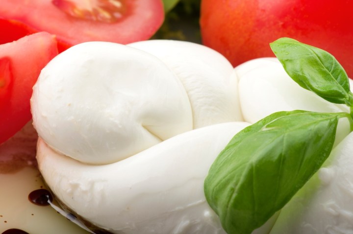 How do you pick good mozzarella?