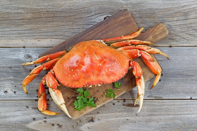 How do you reheat a whole cooked crab?