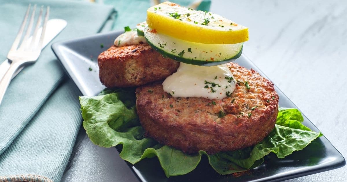 How do you reheat cooked crab cakes?