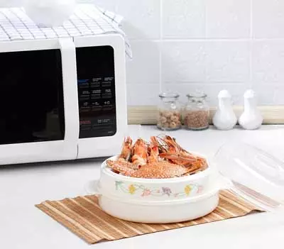 How do you reheat seafood in the microwave?