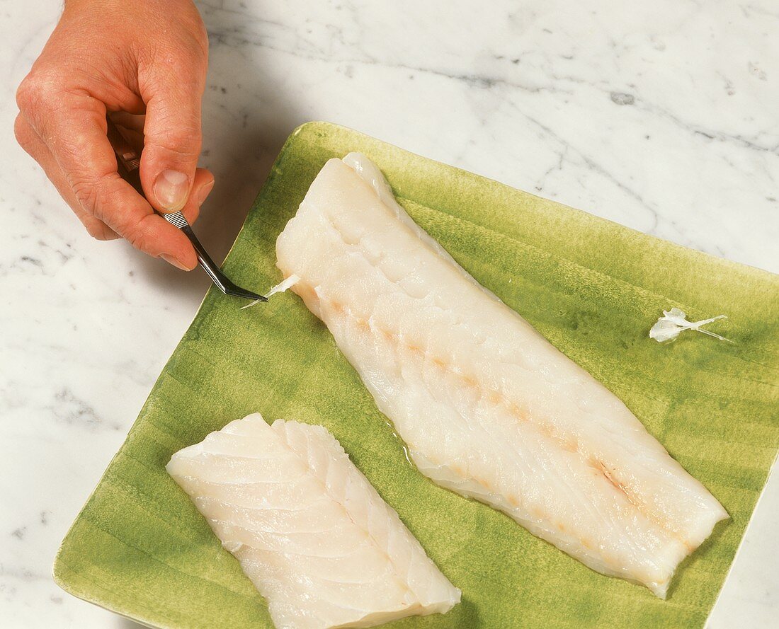 How do you remove fish bones without tweezers?