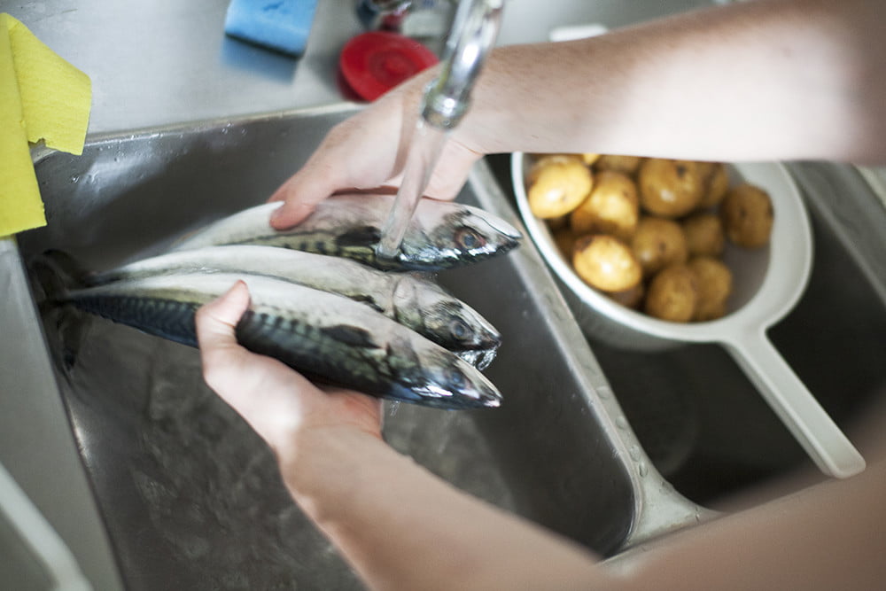 How do you remove water from fish before cooking?
