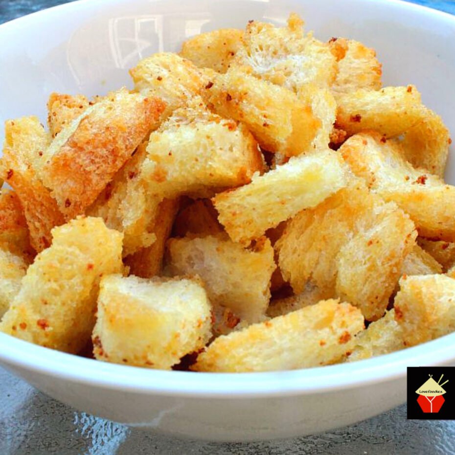How do you serve croutons at a party?