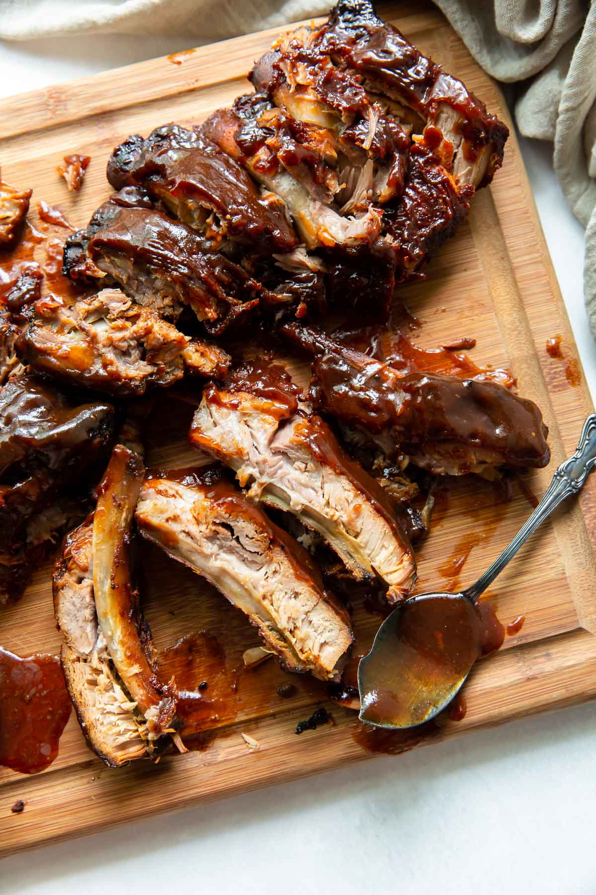 How do you slow cook ribs and keep them moist?
