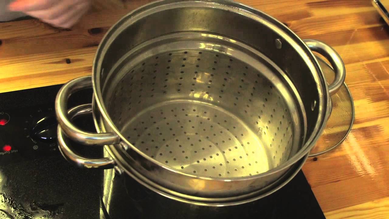 How do you steam a lobster in a colander?
