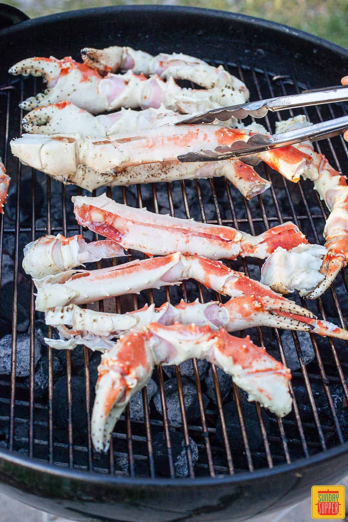 How do you steam crab legs on a gas grill?