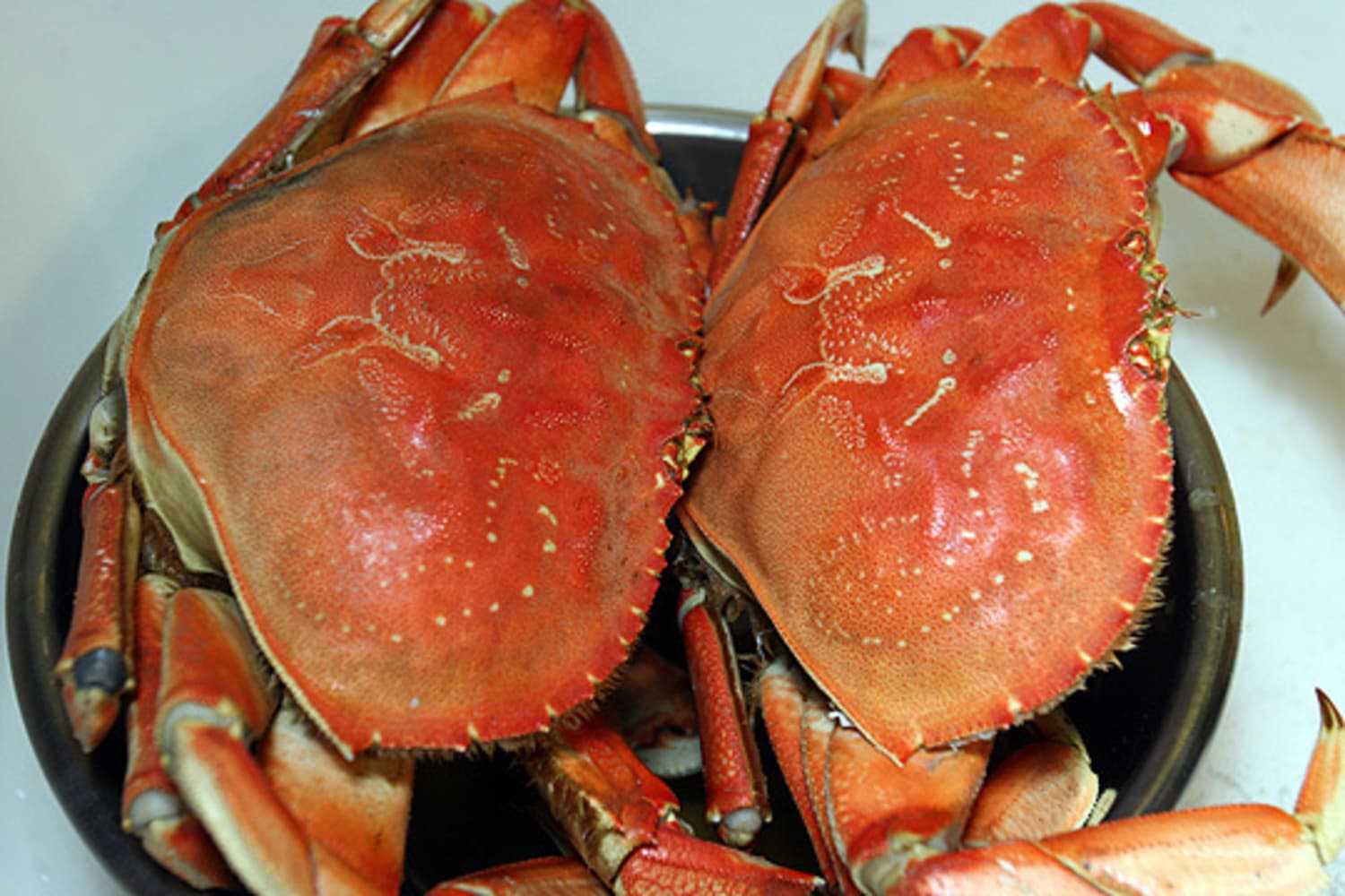 How do you steam whole Dungeness crab?