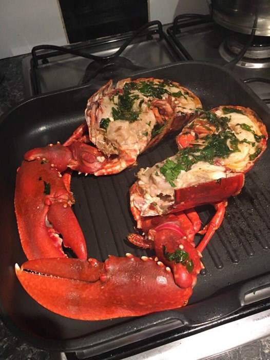 How do you store cooked lobster?