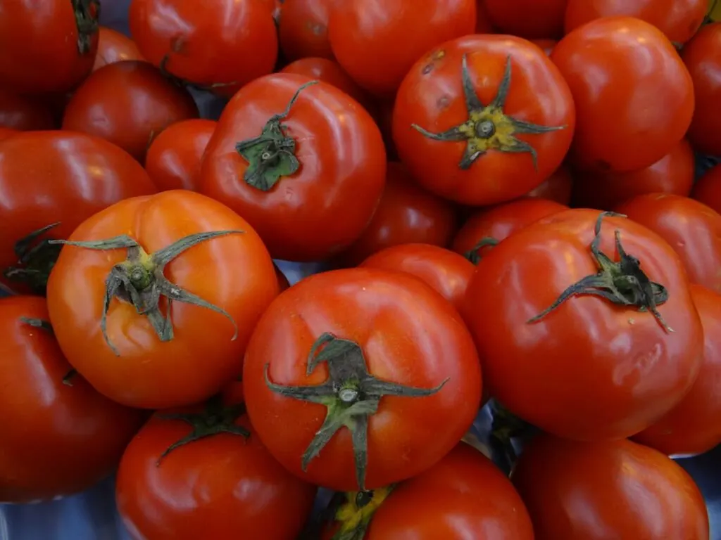 How do you sweeten sour tomatoes?